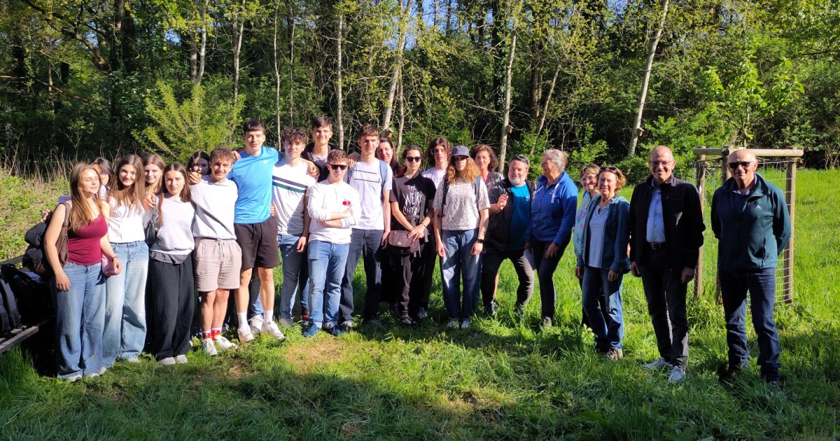 Bürgermeister Oliver Kellner begrüßt slowenische Austauschschülerinnen und Austauschschüler ...
